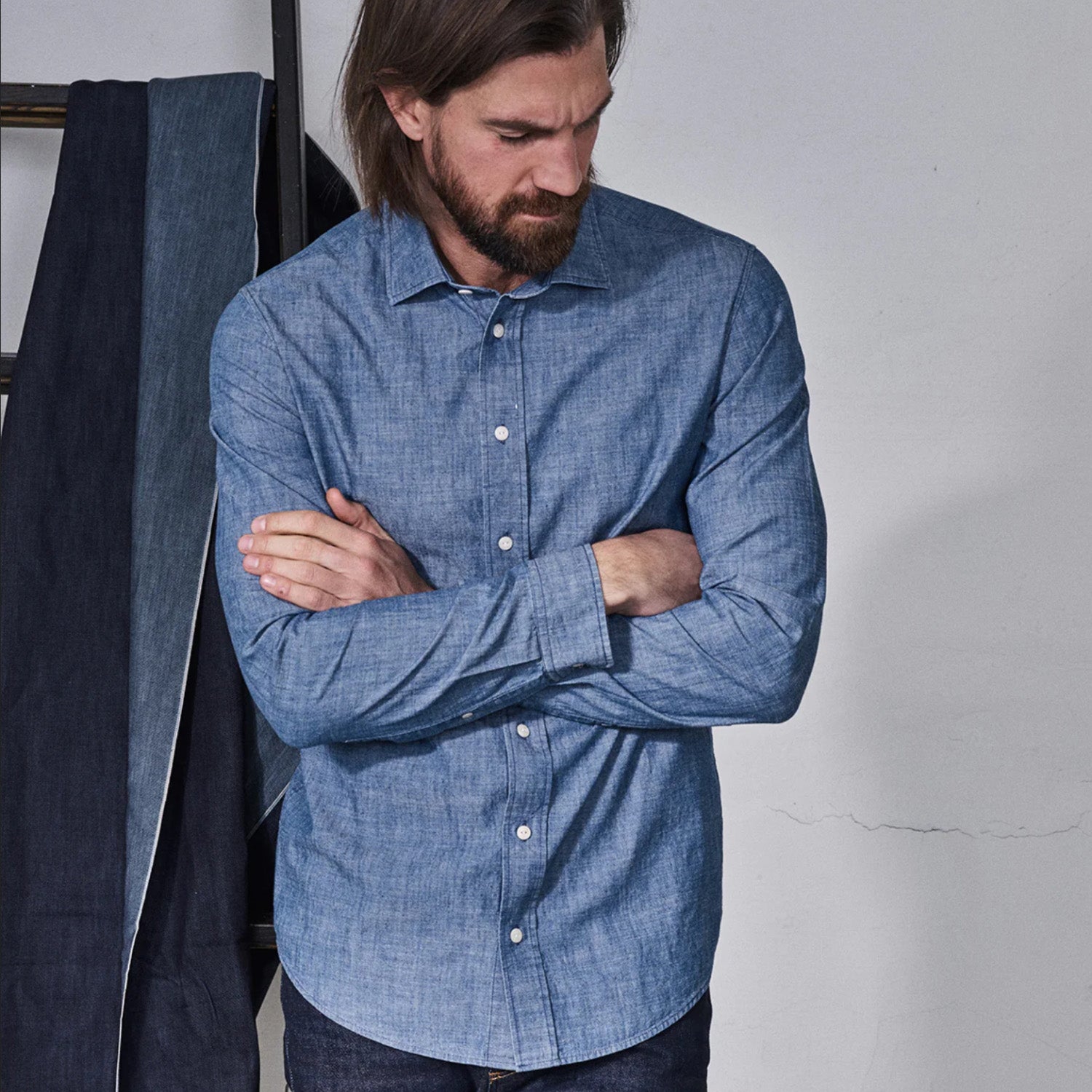 Chambray Denim Object – Weit Geschnittene Hose Aus Denim Chambray In